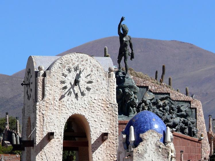 Quebrada de Humahuaca con Cerro de los 7 colores | Turismo Tastil